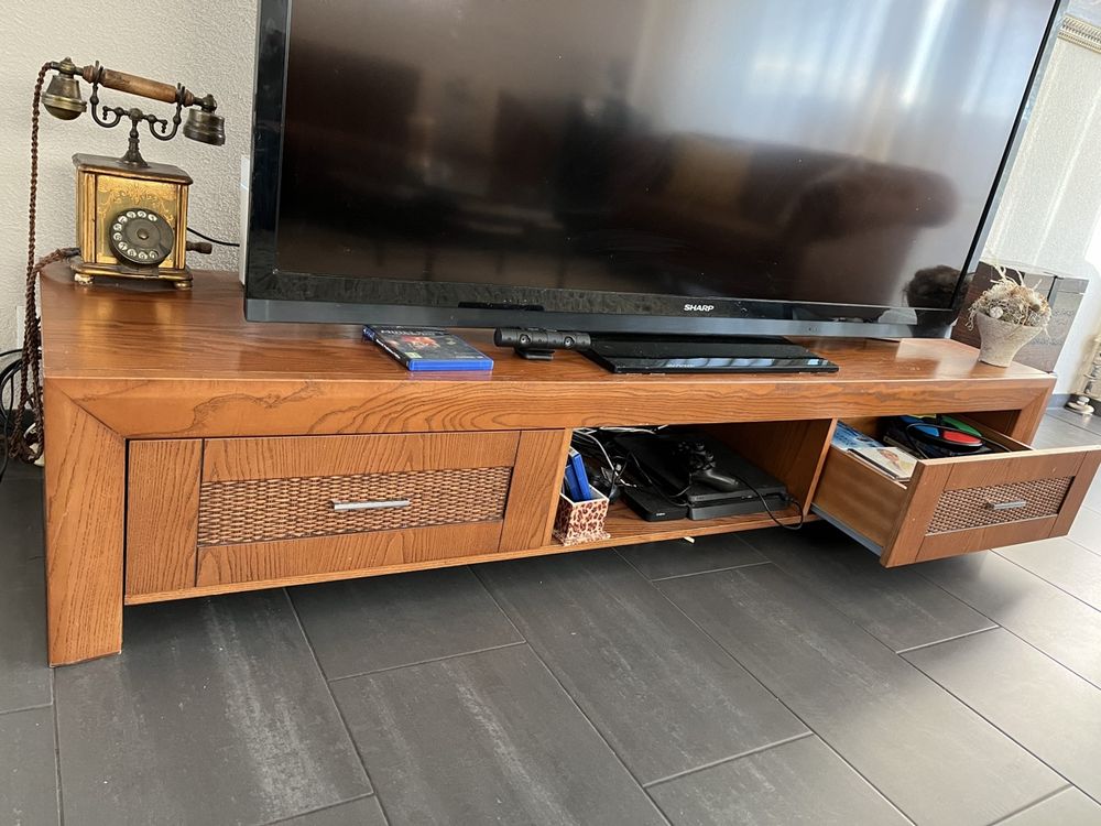 TV-Lowboard Eiche massiv Rattanoptik 2 Schubladen (Gebraucht) in Geroldswil für CHF 30 – nur ...