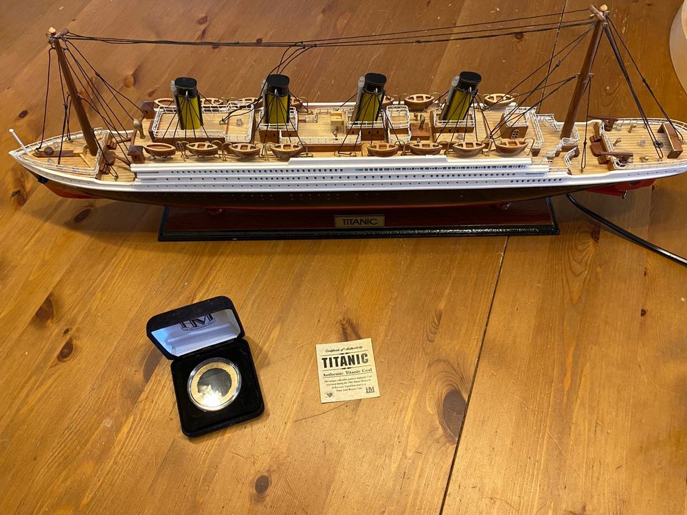 Titanic Modell aus Holz mit Beleuchtung und Originale Kohle (Gebraucht) in Niederweningen für ...