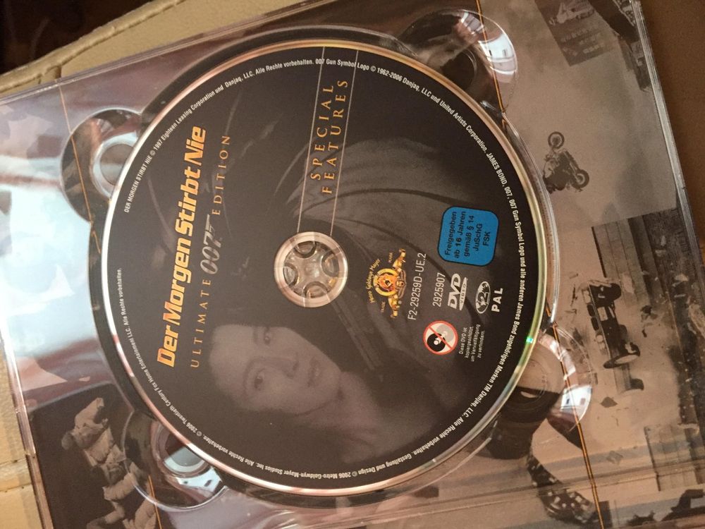 James Bond Collection Ultimate Edition 40 DVD im Koffer | Kaufen auf Ricardo