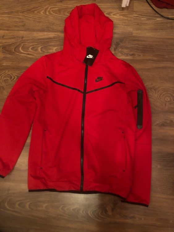 Nike tech fleece veste rouge (Neu und originalverpackt) in Riddes für ...