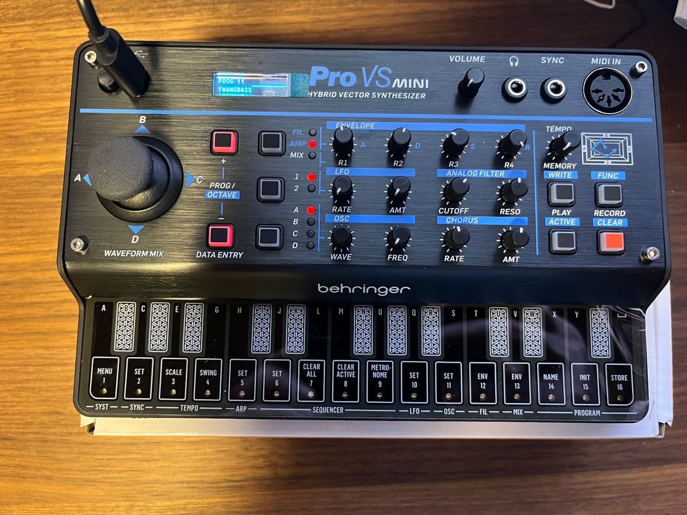 Behringer Pro VS mini wie Sequential Circuits Prophet VS (Neu und ...