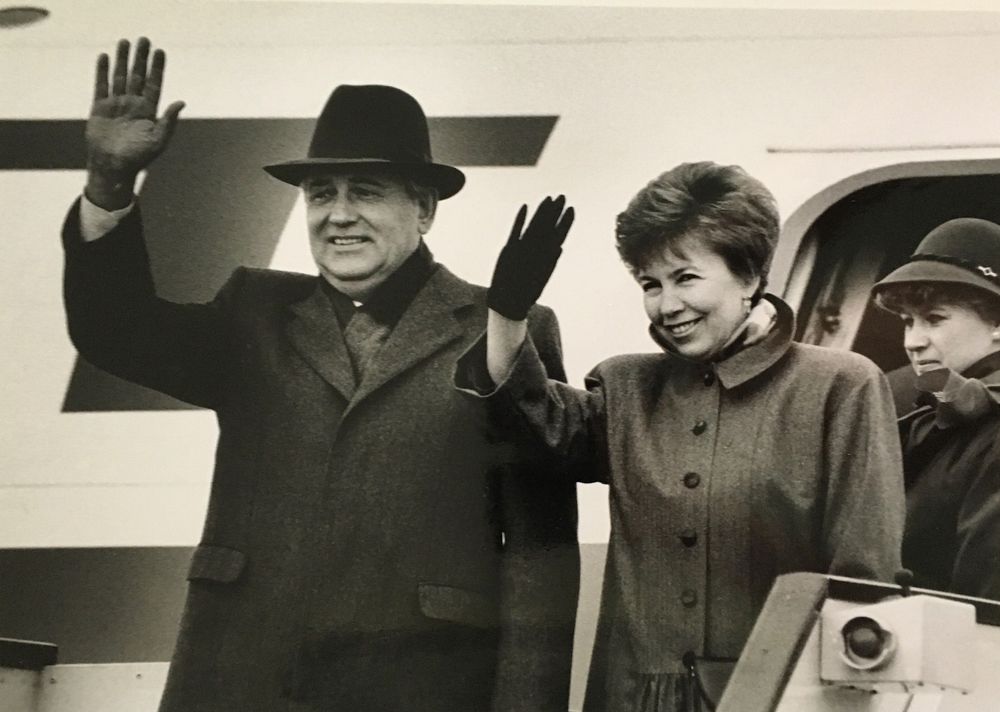 Michail & Raissa Gorbatschew - by Keith Dobney (30 x 40 cm) (Gebraucht ...