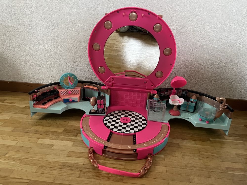 LOL Surprise OMG beauty salon with Doll and Accessories (Gebraucht) in ...