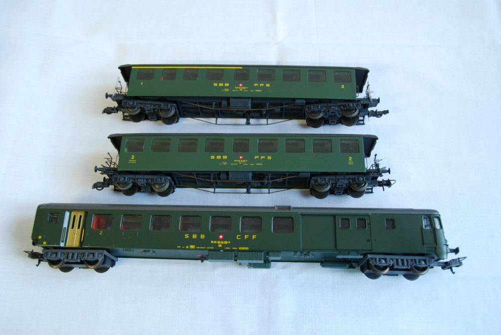 Personenwagen und Steuerwagen SBB (Gebraucht) in Kerzers für CHF 30 – mit Lieferung auf Ricardo ...