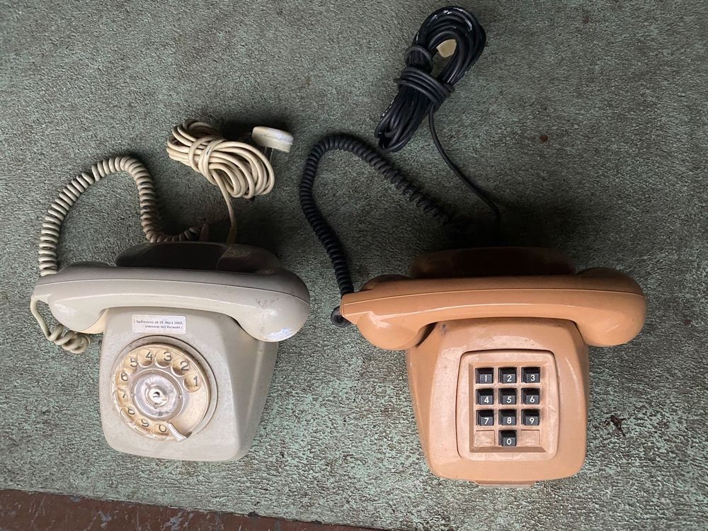 Alte Telefone zwei Stück | Kaufen auf Ricardo