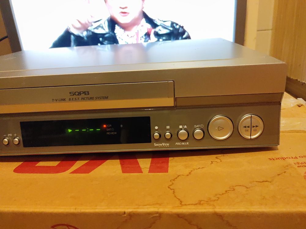 Magnetoscope Stereo VHS JVC HR-680MS top etat (Gebraucht) in St imier ...