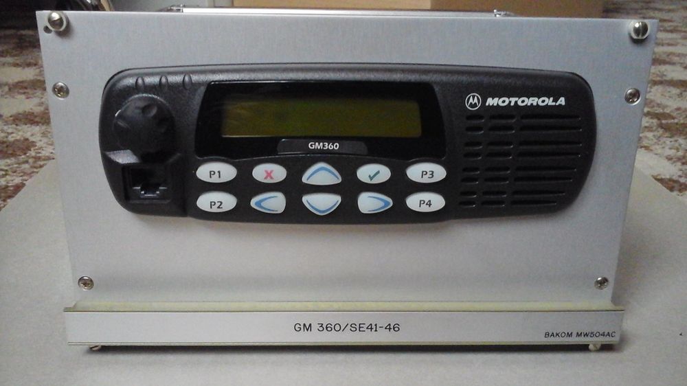 Motorola GM360 UHF Mobilfunkgerät Nr. 3 mit Einschubgehäuse (Gebraucht ...