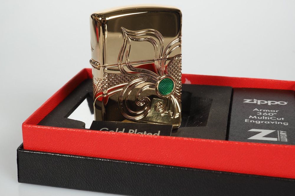 Zippo Armor, das Fleur de Lis /Vergoldet (Neu und originalverpackt) in Stans für CHF 250 – mit ...