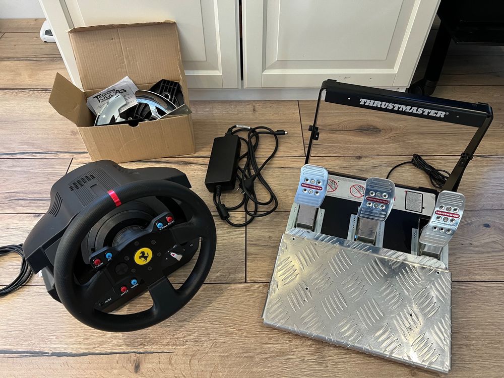 Thrustmaster T500RS Force Feedback Lenkrad und Pedale | Kaufen auf Ricardo