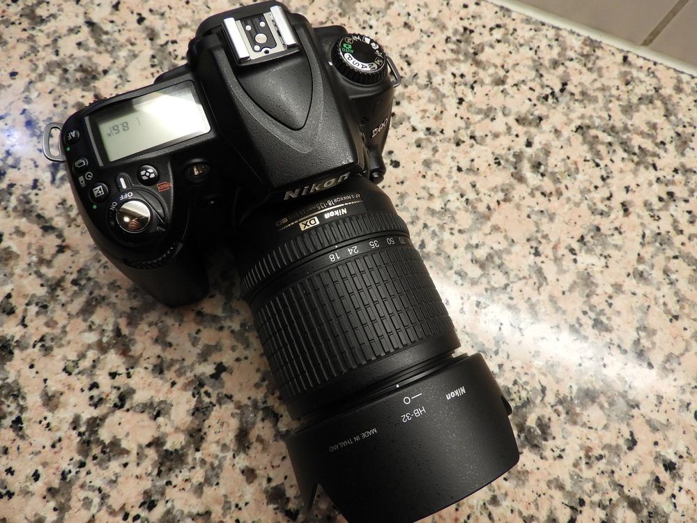 Nikon D90 BODY mit Nikkor 18-135mm und Btteriegrip | Kaufen auf Ricardo