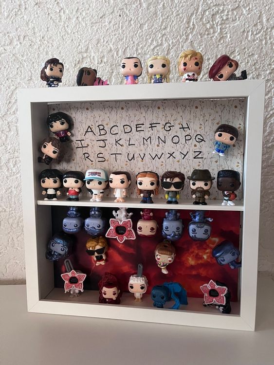Cadre Stranger Things Kinder Joy Complet + inédit (Gebraucht) in sion ...