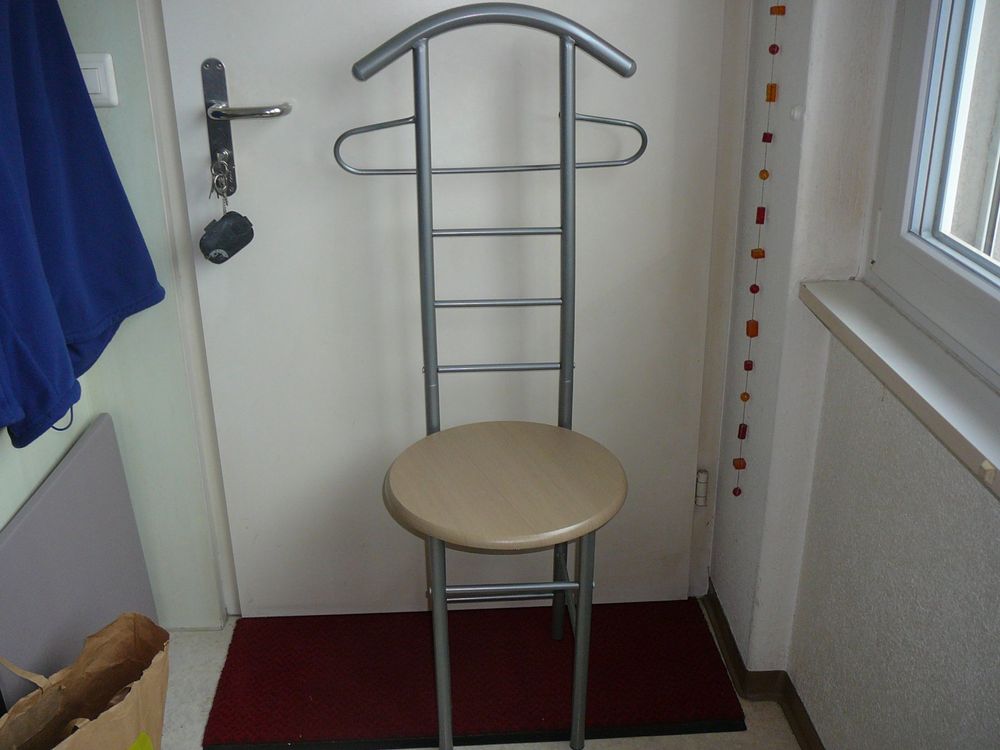 Stummer Diener / mit Sitzgelegenheit wie neu (Gebraucht) in Horgen für ...