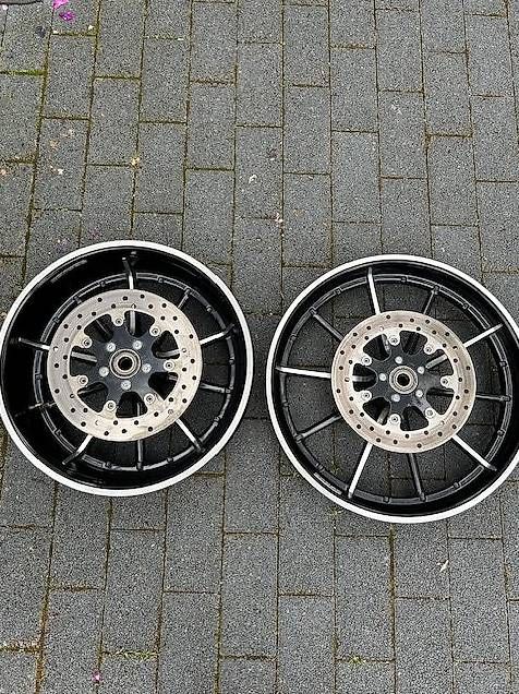 2 Roues ou jante Harley Davidson Braekout avec disques (Gebraucht) in ...