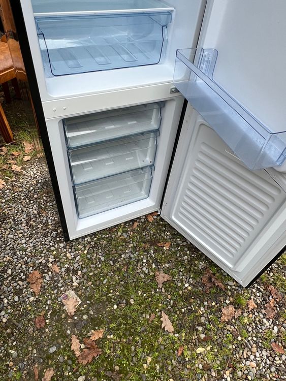 Wunderschone Groer Gefrierschrank Mit Kleinem Kuhlschrank Ebenbild