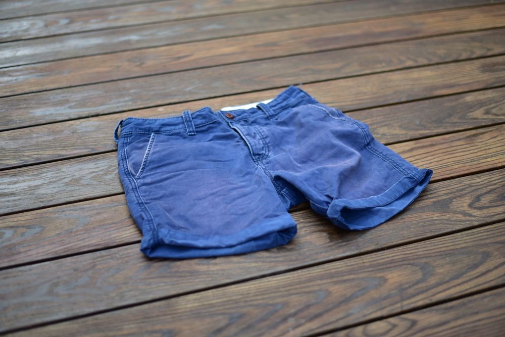 Blaue kurze Hose (Gebraucht) in Trogen für CHF 1 – mit Lieferung auf Ricardo kaufen