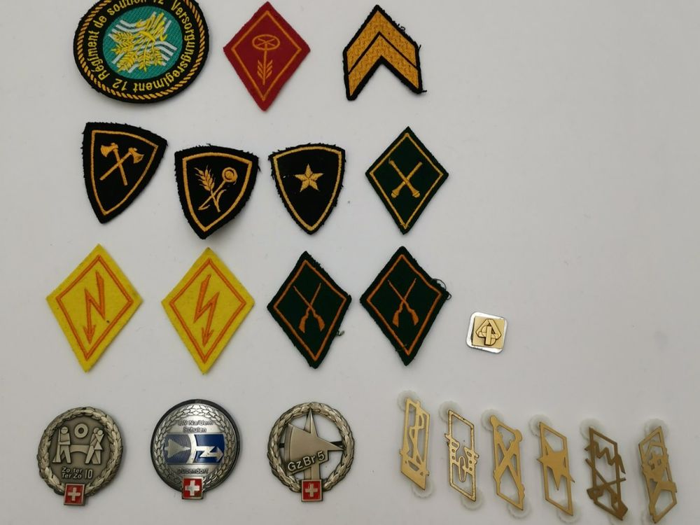 Militärische Abzeichen, Schweizer Armee Badges, Bat, Pin (Gebraucht) in Luzern für CHF 20 – mit ...