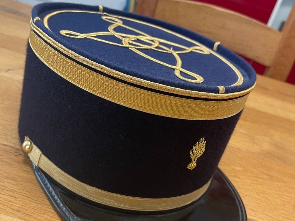 Kepi de Sous-lieutenant. Gendarmerie Mobile (Gebraucht) in Assens für ...