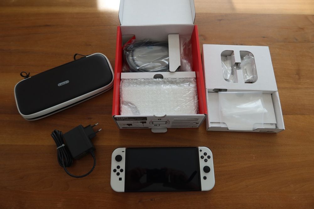 Nintendo Switch OLE weiss inkl. 4 Spiele und Hülle (Neu (gemäss ...