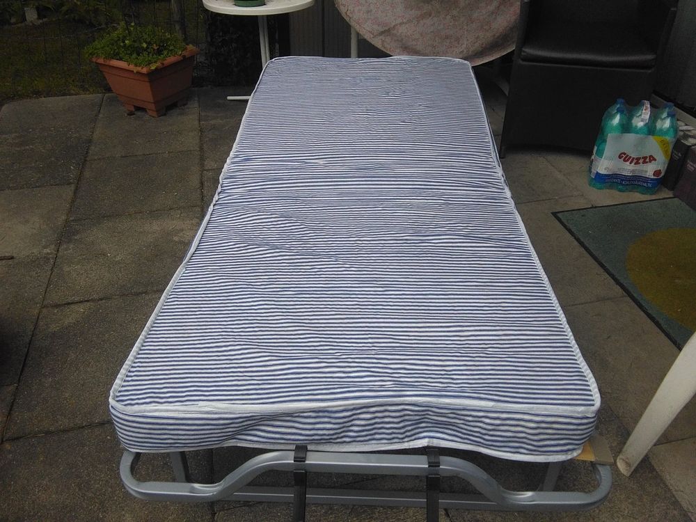 Klapp-Bett/Gäste-Bett, 200cm × 90cm | Kaufen auf Ricardo