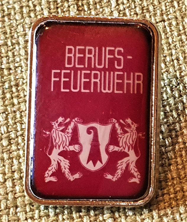 L639 - Pin Basel Basler Berufs Feuerwehr Baslerstab (Gebraucht) in Reinach BL für CHF 2 – mit ...