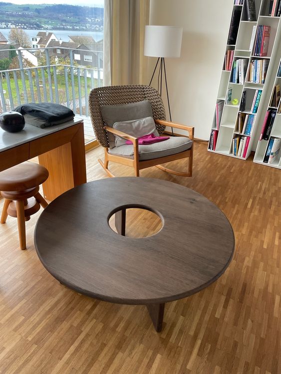 Smoked oak doughnut-shaped coffee table (Neu (gemäss Beschreibung)) in ...