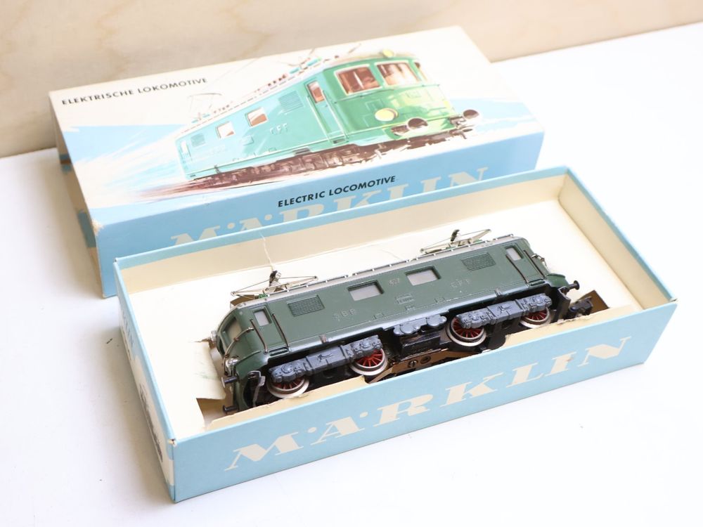 Märklin RET 800 SBB E-Lok Re 4/4 Gussmodell - H0 3014 (Gebraucht) in ...