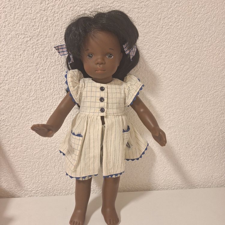 Götz Künstlerpuppe Sylvia Natterer Deborah 38 cm, dunkel (Gebraucht) in ...
