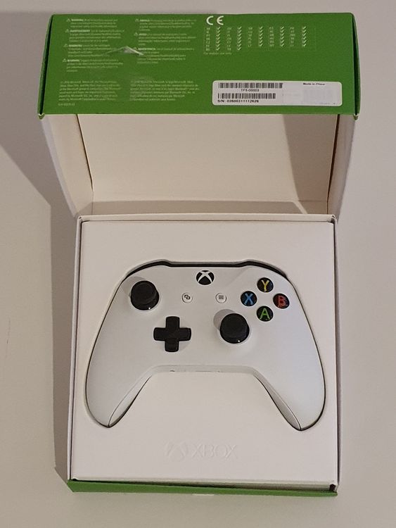 XBOX Wireless Controller mit Akku | Kaufen auf Ricardo