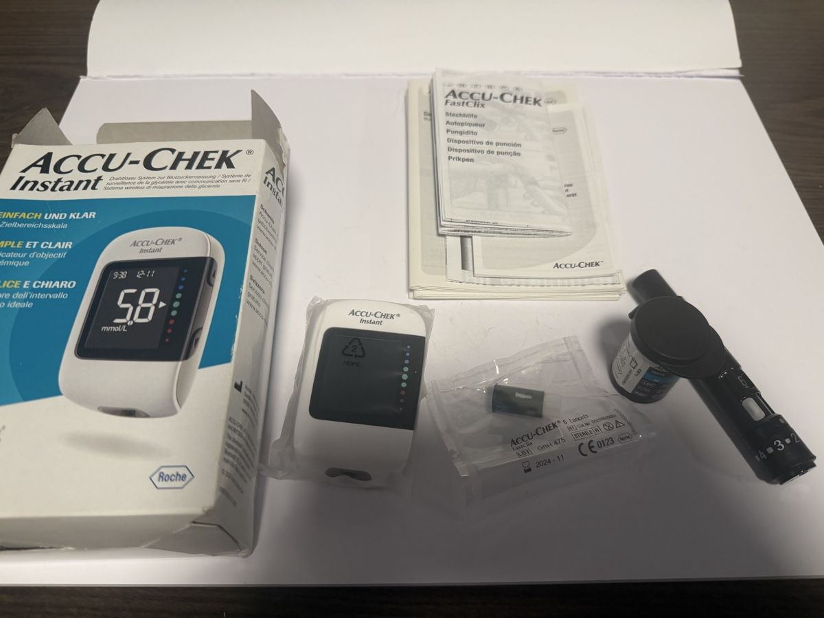 Accu-Chek Instant Blood Glucose Meter set - Fast & Reliable! (Neu ...