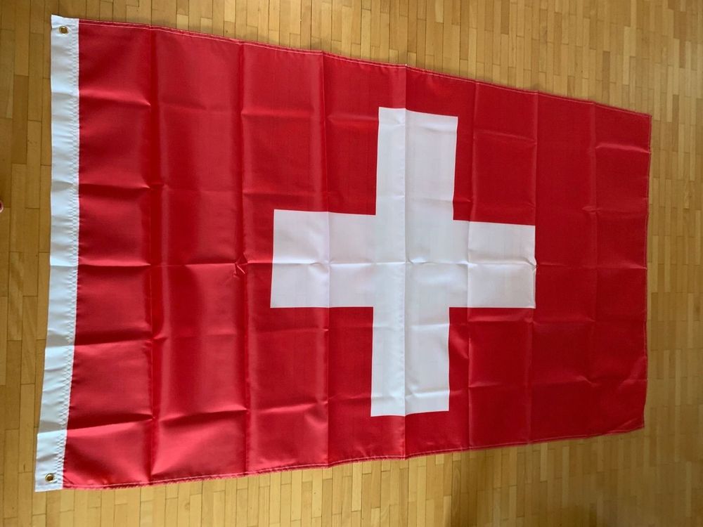 Schweizer Fahne 150 x 90 cm | Kaufen auf Ricardo Schweizer Fahne 150 x 90 cm | Kaufen auf Ricardo