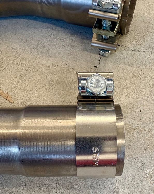 2x Auspuff Rohrbogen 30° V2A geweitet Ø 63.5mm mit Schellen (Neu ...