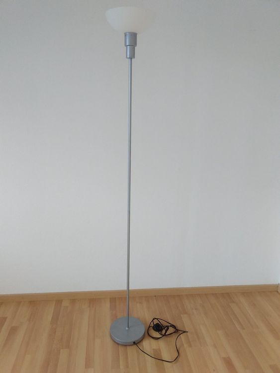 Schicke Stehlampe grau (Gebraucht) in Rapperswil SG für CHF 10 – nur Abholung auf Ricardo kaufen
