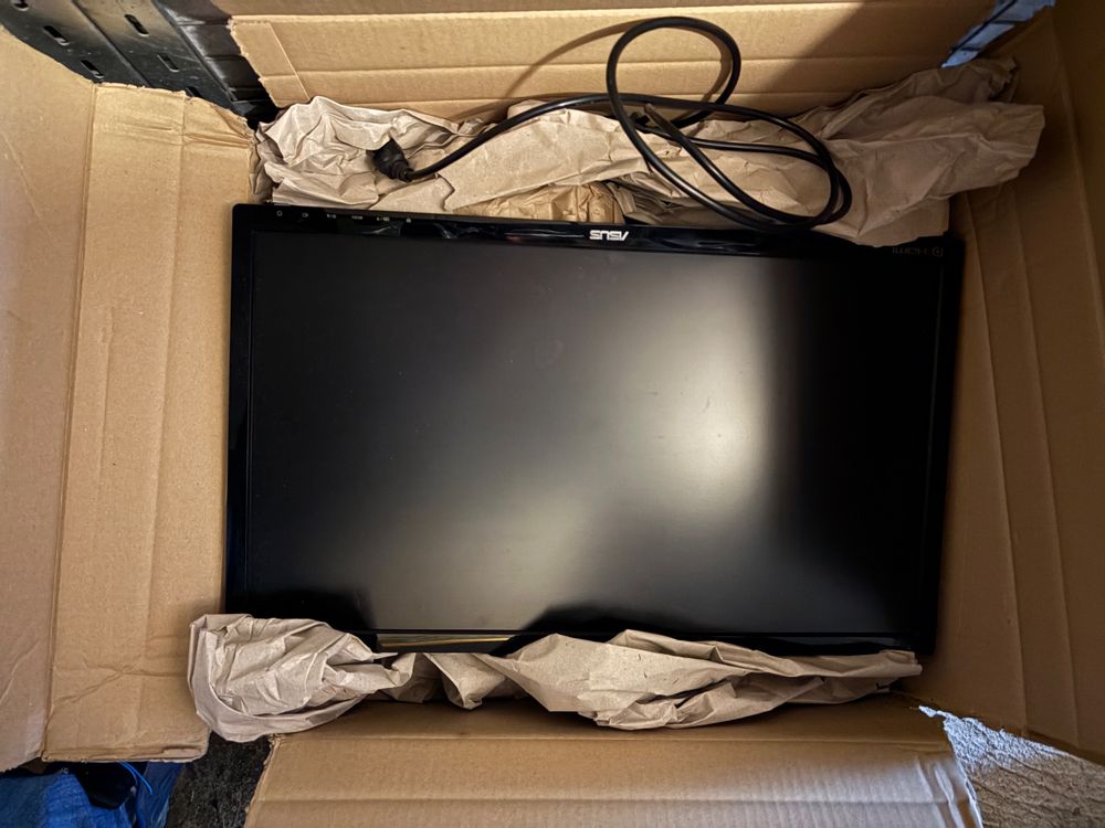 ASUS VG248QE 24" Monitor/display with wall mount (Gebraucht) in Nyon ...