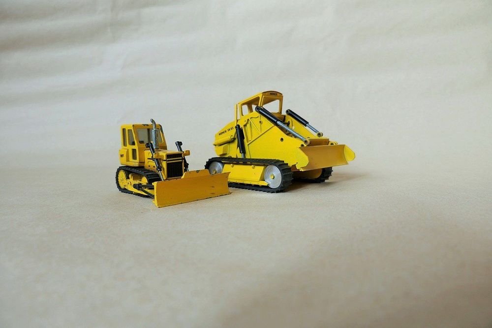 NZG_Menck-SR85_1/50 und MF 300 Raupe (Defekt) in Wilderswil für CHF 84 ...