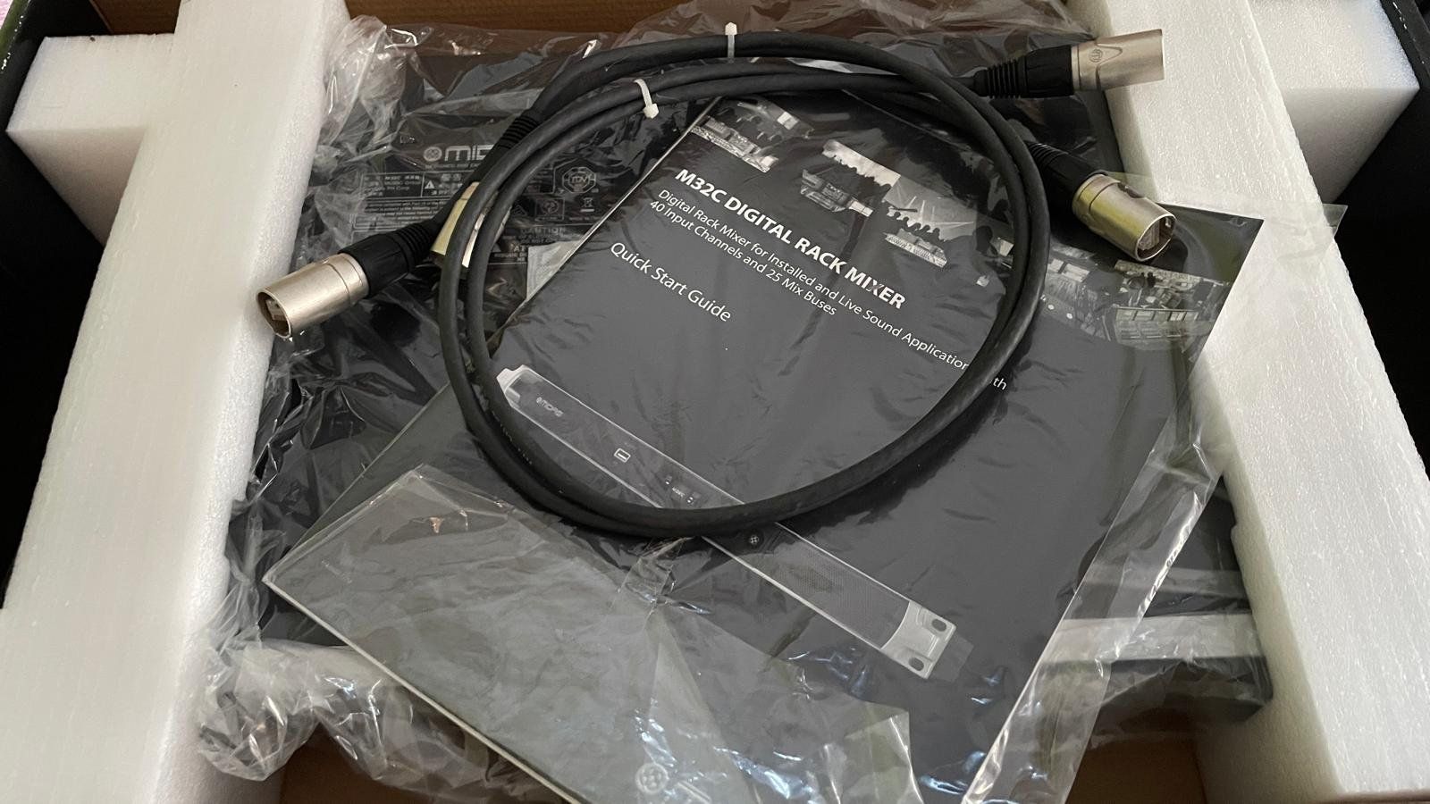 Midas M32C Digital Rack Mixer (Neuf (Voir description)) à Lamboing pour ...