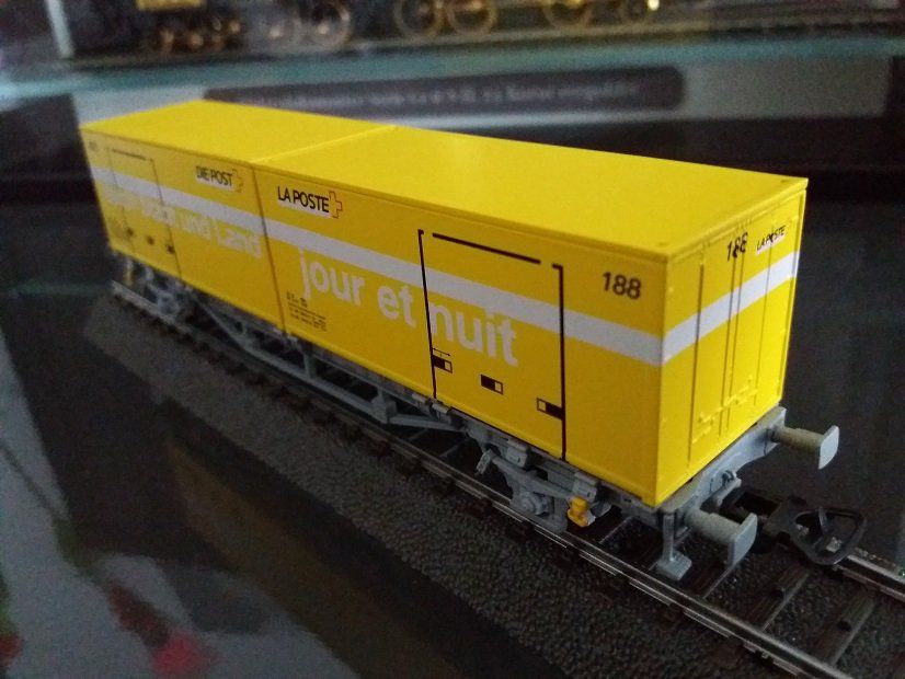 Piko HO 57726. Wagon avec 2 containers Poste Nr.188 /805 (Neu und ...