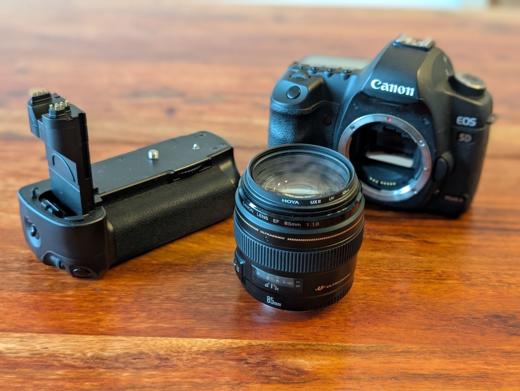 Canon EOS 5D Mark II mit Objektiv und Batteriehalter (Gebraucht) in ...