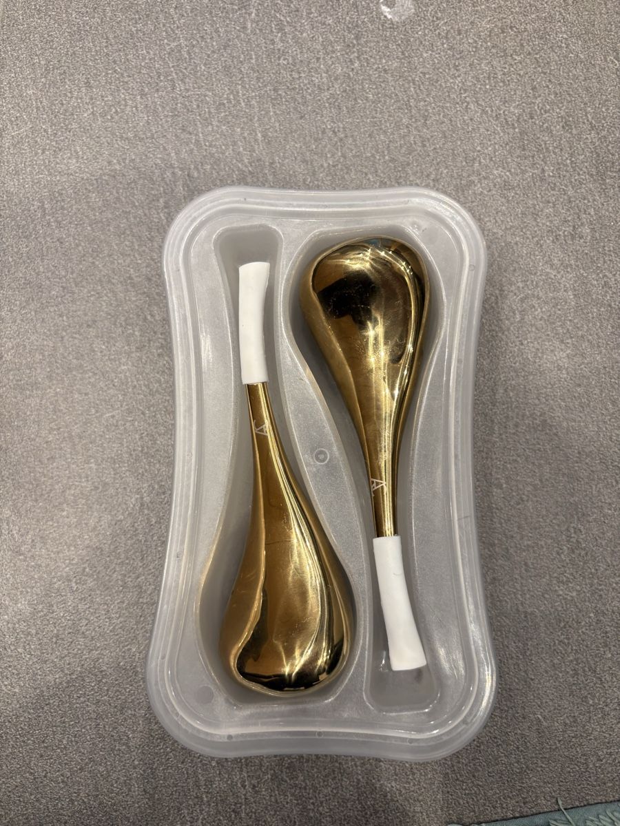 Angela Caglia depuffing gold plated cool sticks for face (Neu (gemäss ...