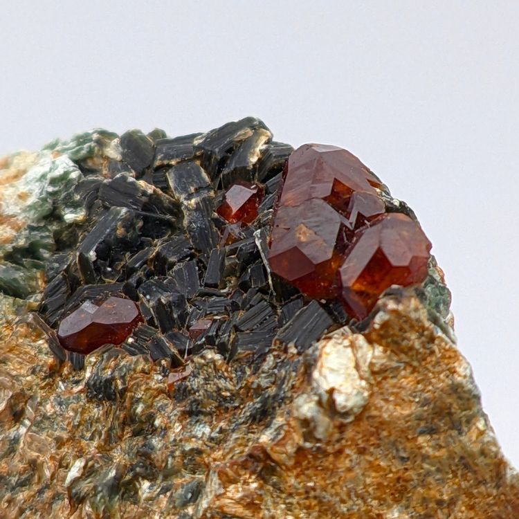Granat HESSONIT mit CLINOCHLOR, Italien (Neu (gemäss Beschreibung)) in ...