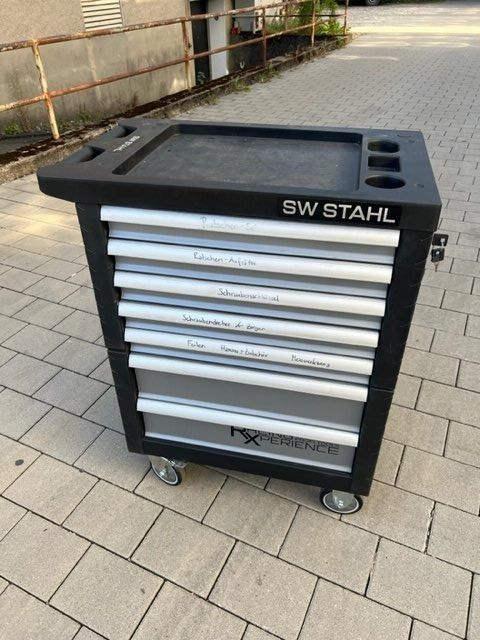 Wunderschöne Sw Stahl Werkzeugwagen Fotos