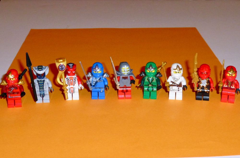 Lego Ninjago / 9 Minifiguren + Waffen (Gebraucht) in Langnau am Albis ...