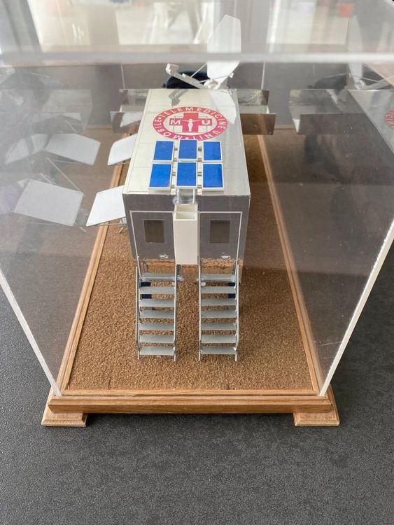 Camion Mobile Télémédicine Unit, dans un coffret (Gebraucht) in Meyrin ...