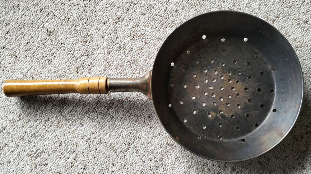 Antike Maroni Bratpfanne gelöchert | Kaufen auf Ricardo