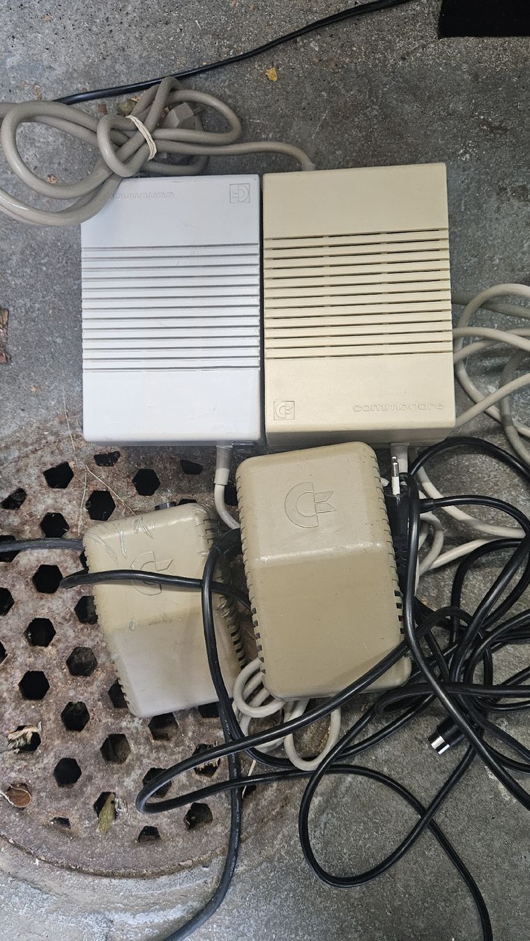 Vintage Commodore Power Supplies - 2 x A500 & Transformer! (Defekt) in ...