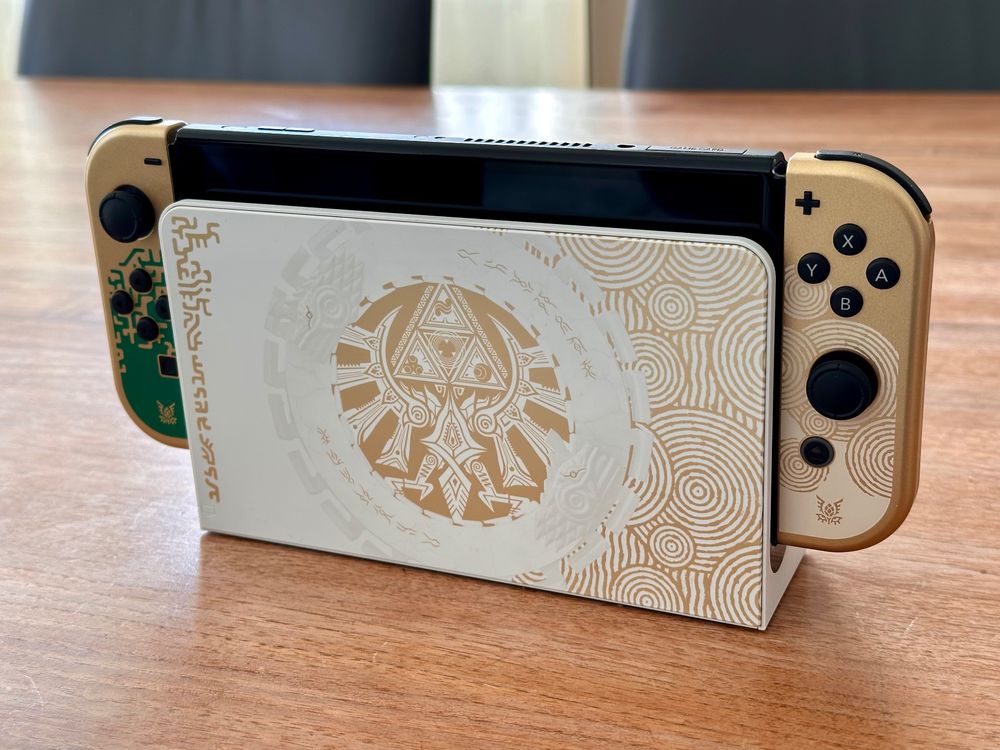 Zelda Switch OLED Limitierte Edition mit Spiel und Hülle (Gebraucht) in ...