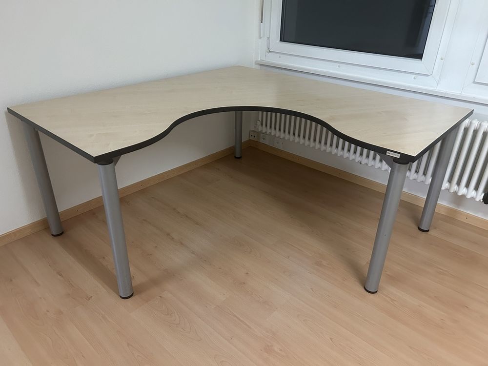 Schreibtisch Büromöbel (Gebraucht) in Embrach für CHF 1 – nur Abholung auf Ricardo kaufen