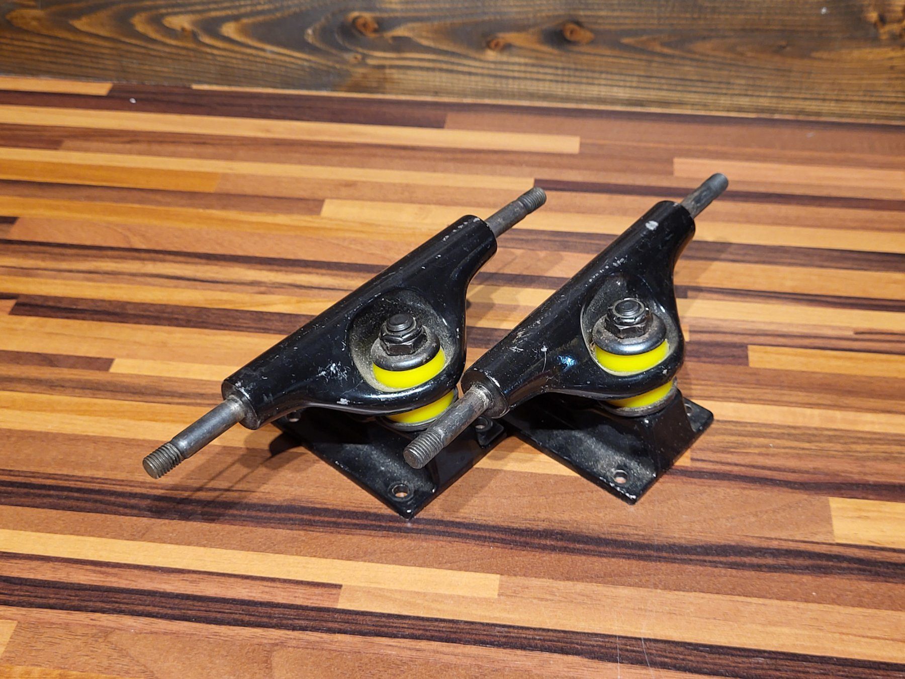 Skateboard Set: 2x Truck-Paare + 4x Freedom Dolly Wheels (Gebraucht) in ...