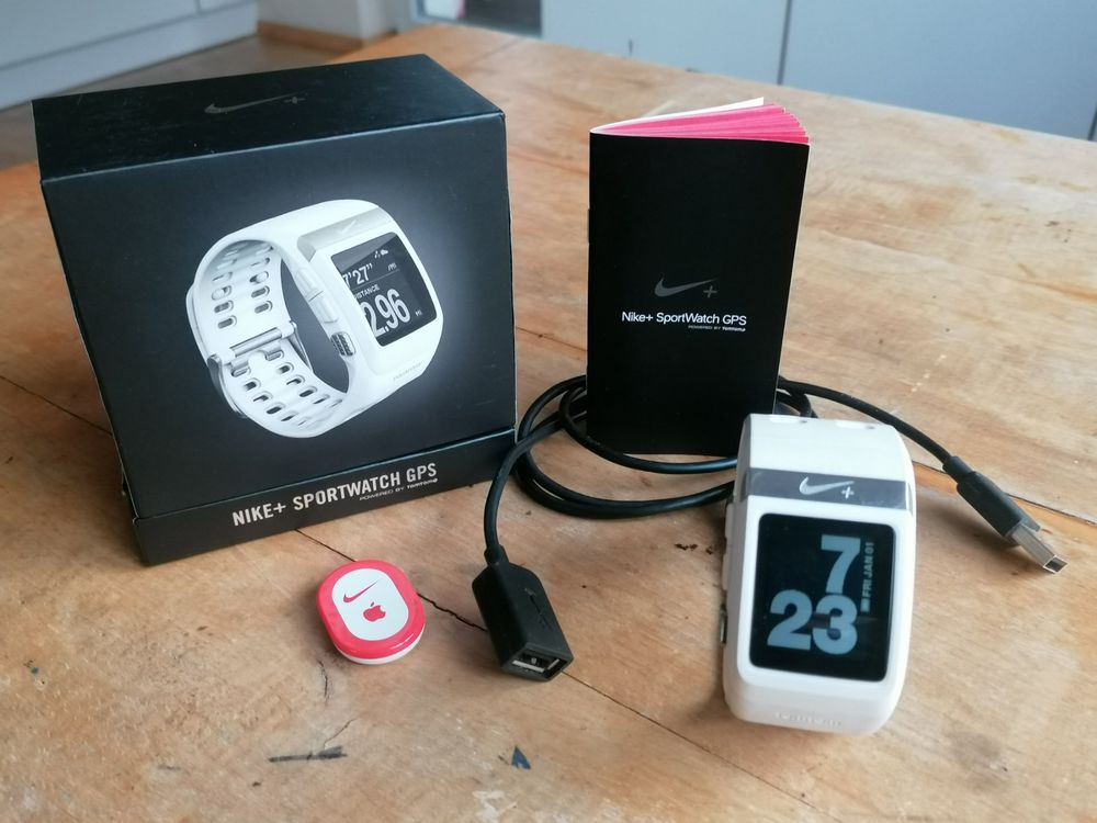 Nike+ Sportwatch GPS Uhr powered by TomTom inkl. Foot Sensor (Gebraucht ...