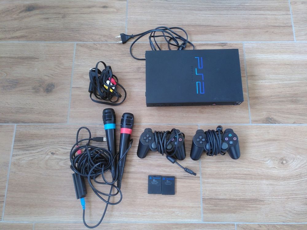 Playstation 2 mit Singstar-Mikrofonen und 2 Controllern (Gebraucht) in ...