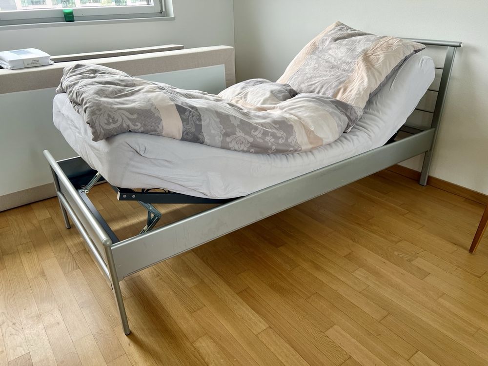 Metall-Bett 90cm, inkl. Verstellbarem Lattenrost (Gebraucht) in ...
